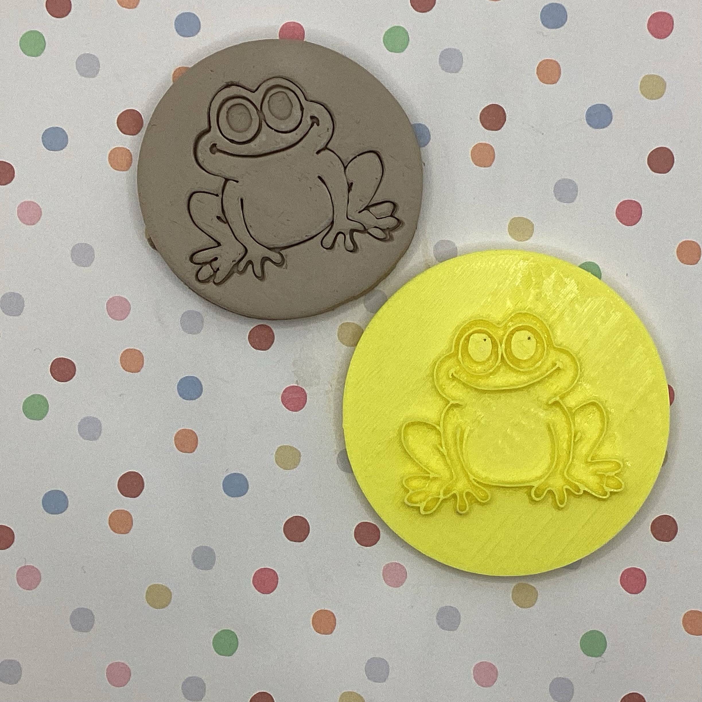 Frog stamp – La Veta Design